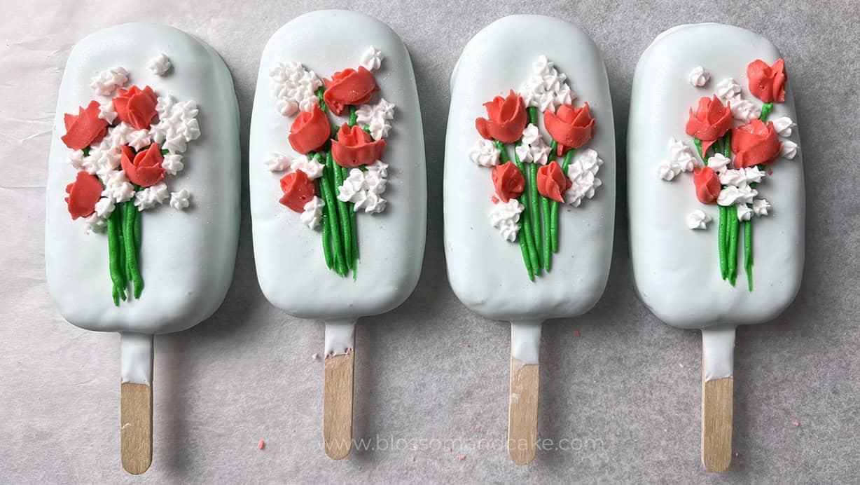 How to Create Mini Floral Bouquets on Cakesicles - Alchemy Sweets